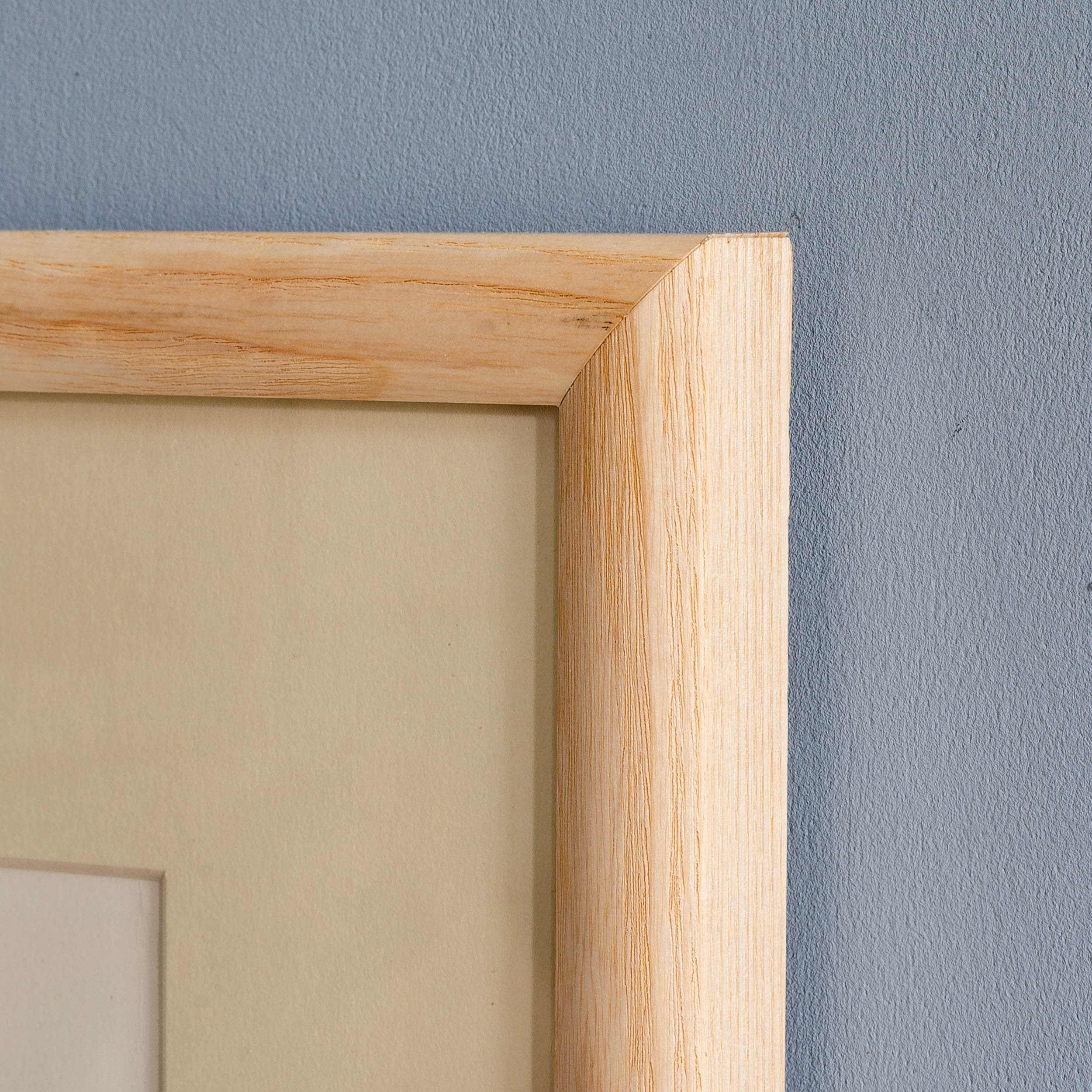 High Street, Eric Ravilious. 'Naturalist, Furrier, Plumassier ...